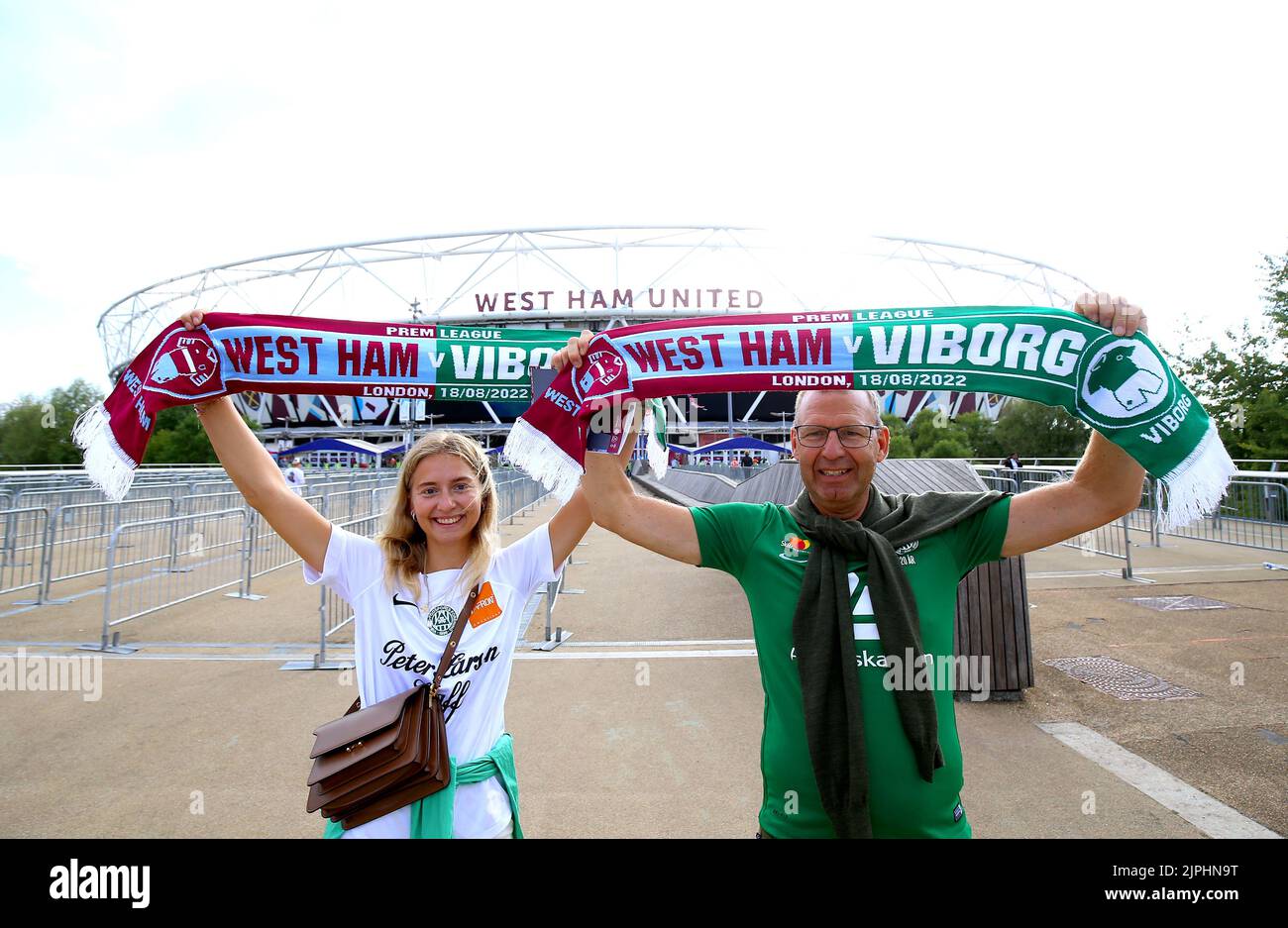 Viborg Fodsports Forening-Fans kommen vor dem Play-off der UEFA Europa ...