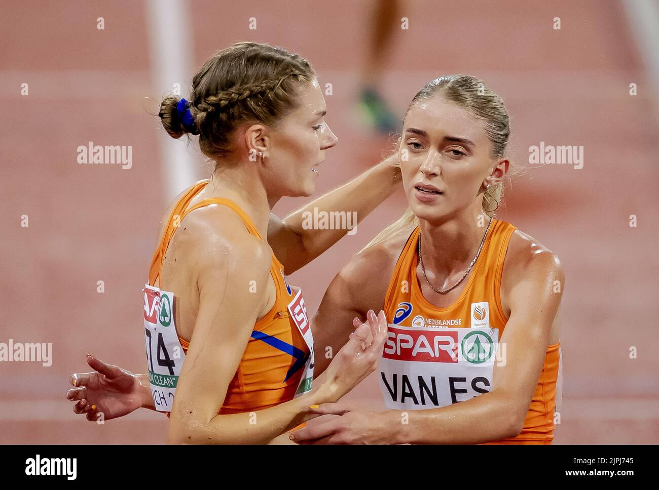 MÜNCHEN - Maureen Koster und Diane van Es im Einsatz beim Finale der ...