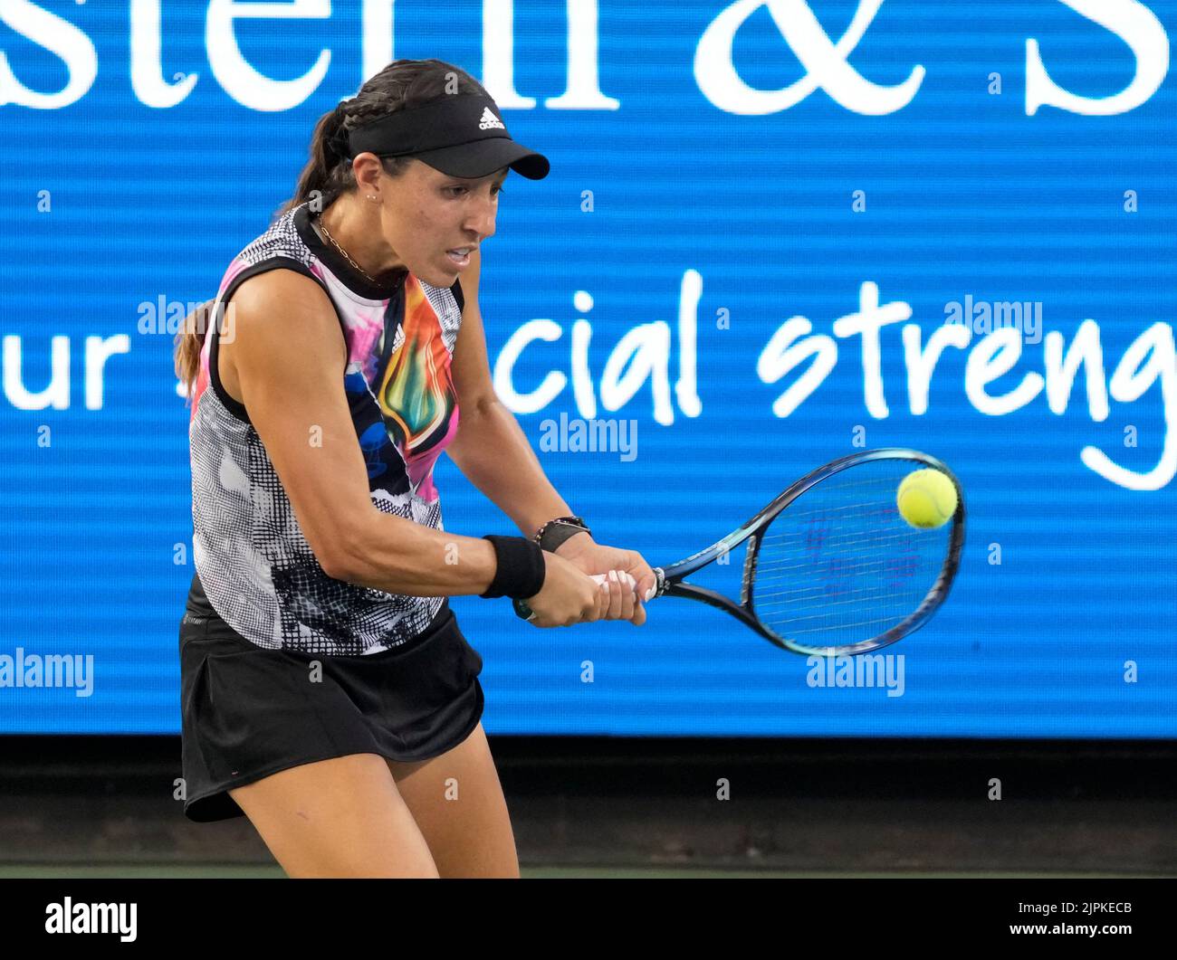 18. August 2022: Jessica Pegula (USA) besiegte Emma Raducanu (GBR) 7-5 ...