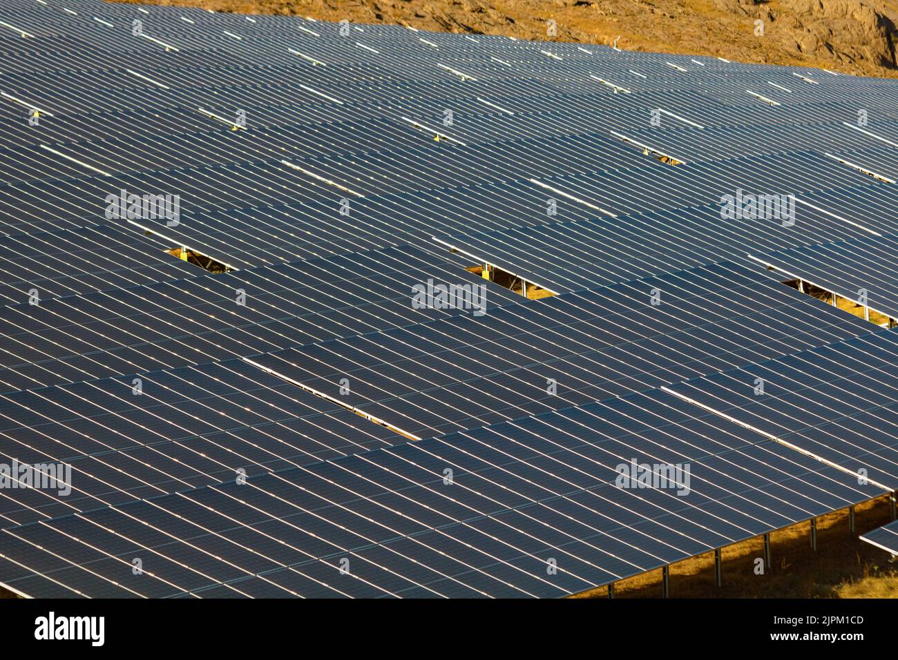 Photovoltaik- oder PV-Paneele von Solarkraftwerk. Hintergrundfoto der ...