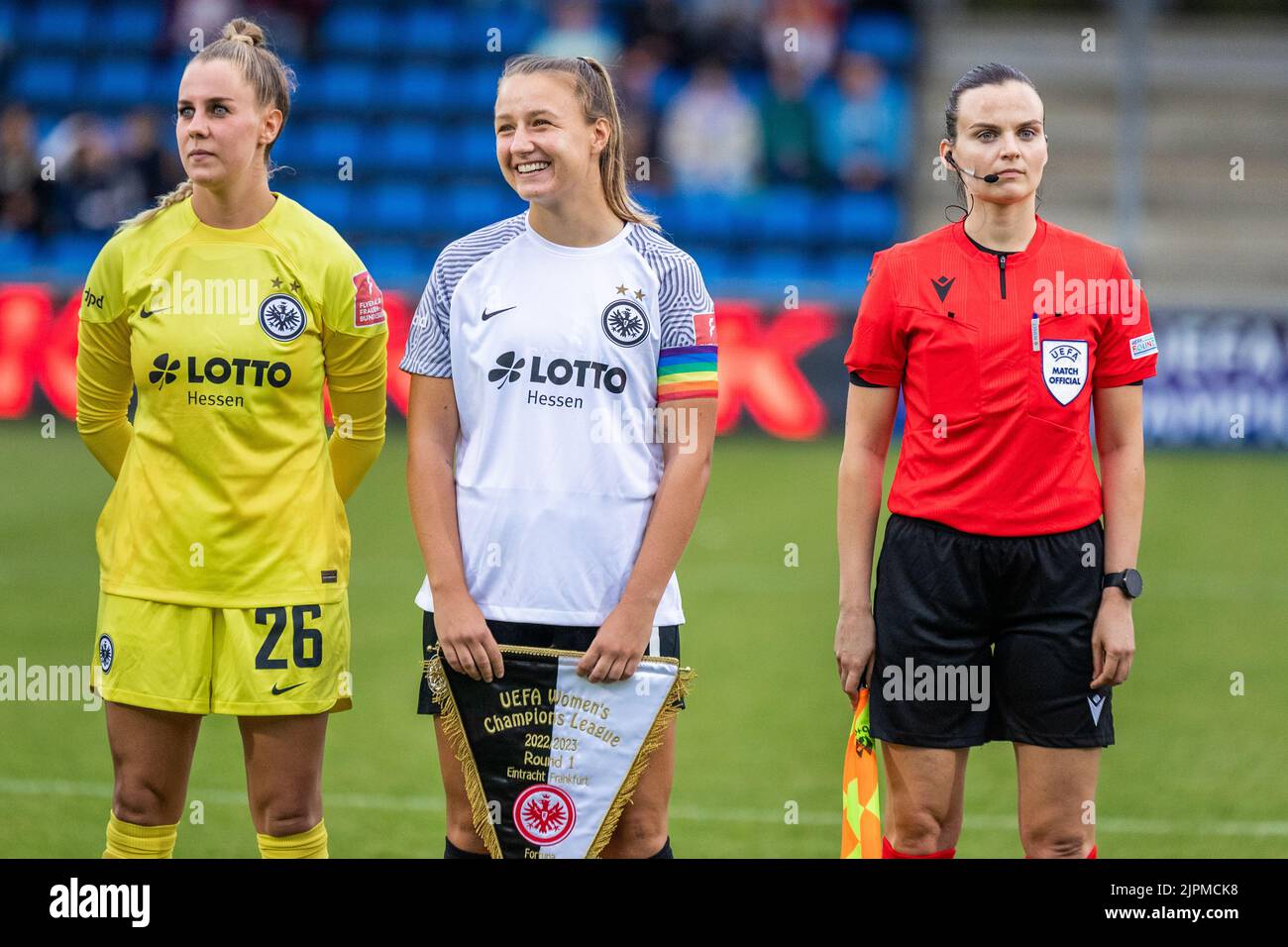 Hjorring, Dänemark. 18. August 2022. Torhüterin Cara Bösl und Tanja Pawollek (31) von Eintracht ...