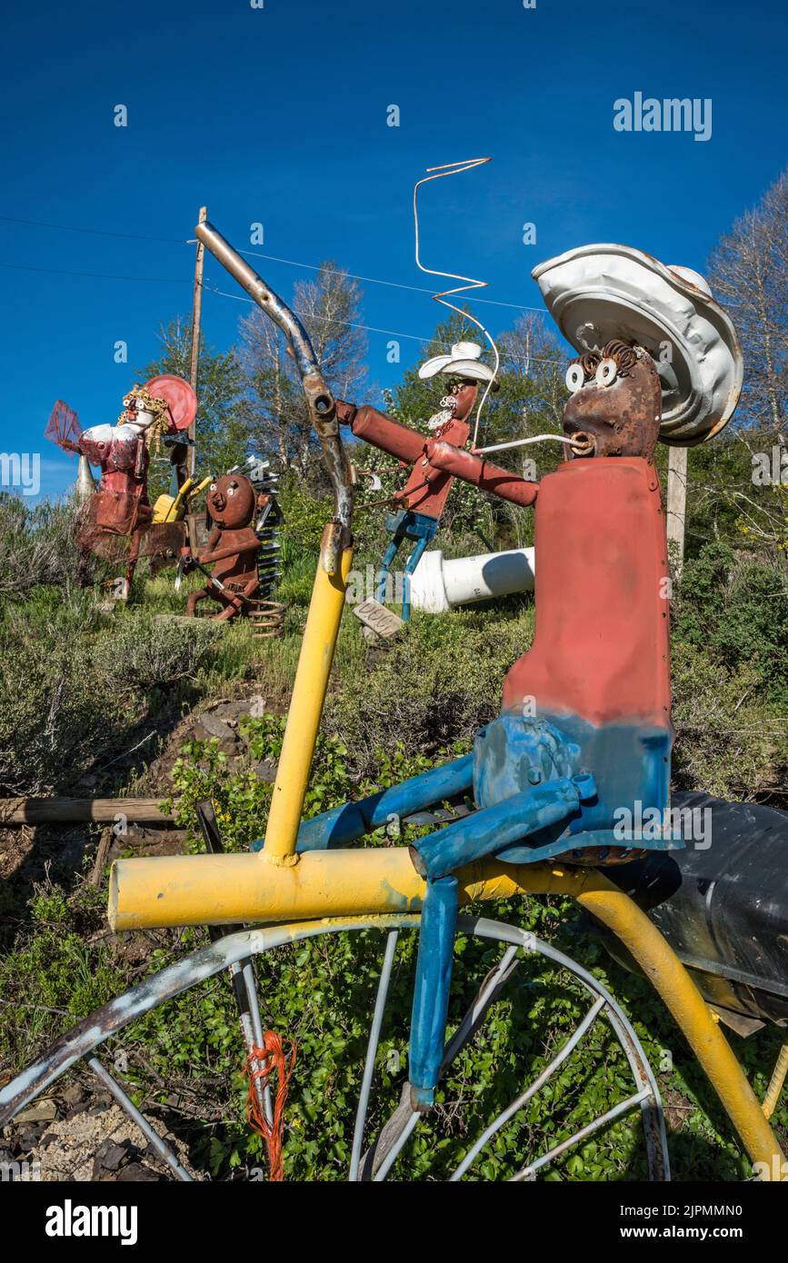 Auto Parts Gang, Figuren aus Autoteilen, am Eingang der Ranch, Maggie ...