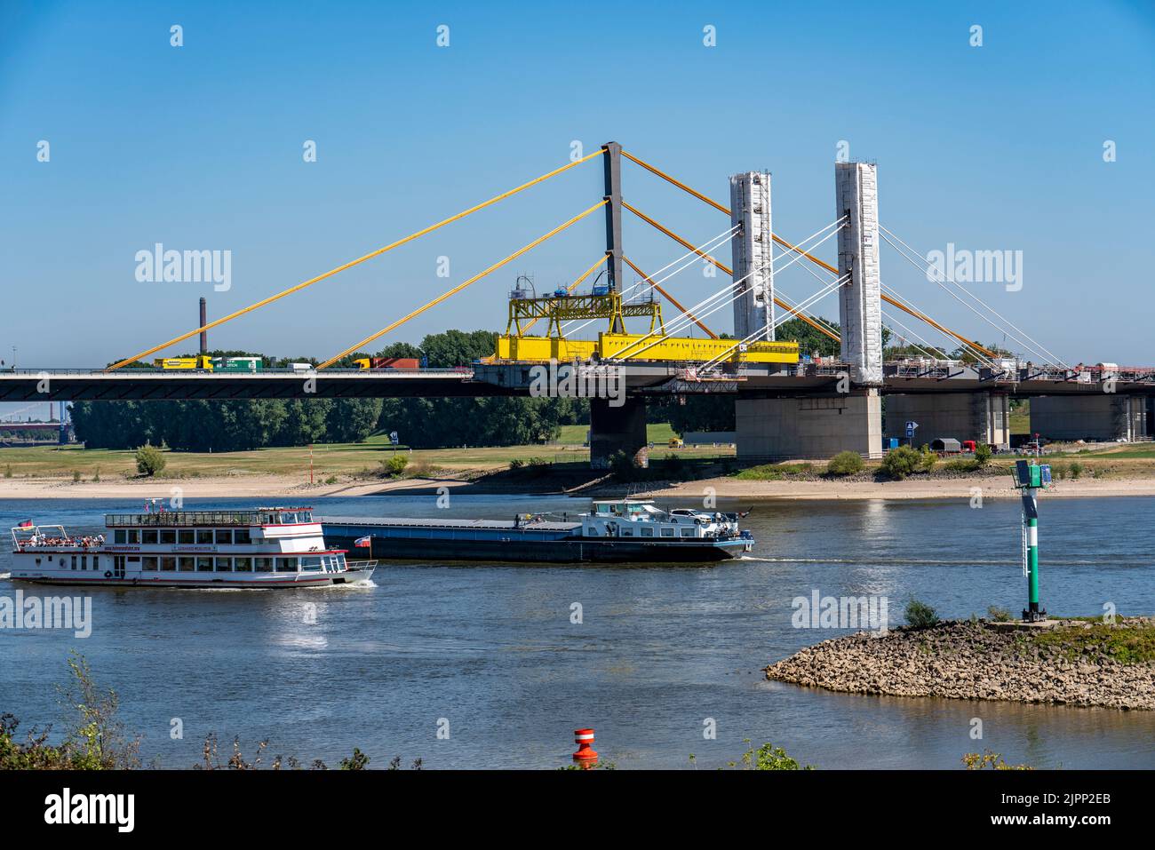 Neubau der Autobahnbrücke Neuenkamp an der A40, über den Rhein bei ...