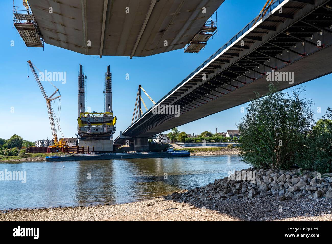 Neubau der Autobahnbrücke Neuenkamp an der A40, über den Rhein bei ...