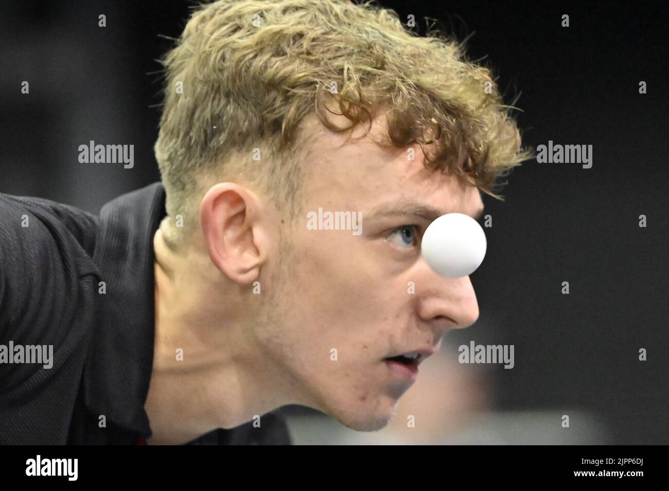 Der Belgier Adrien Rassenfosse wurde während eines Tischtennisspiels ...