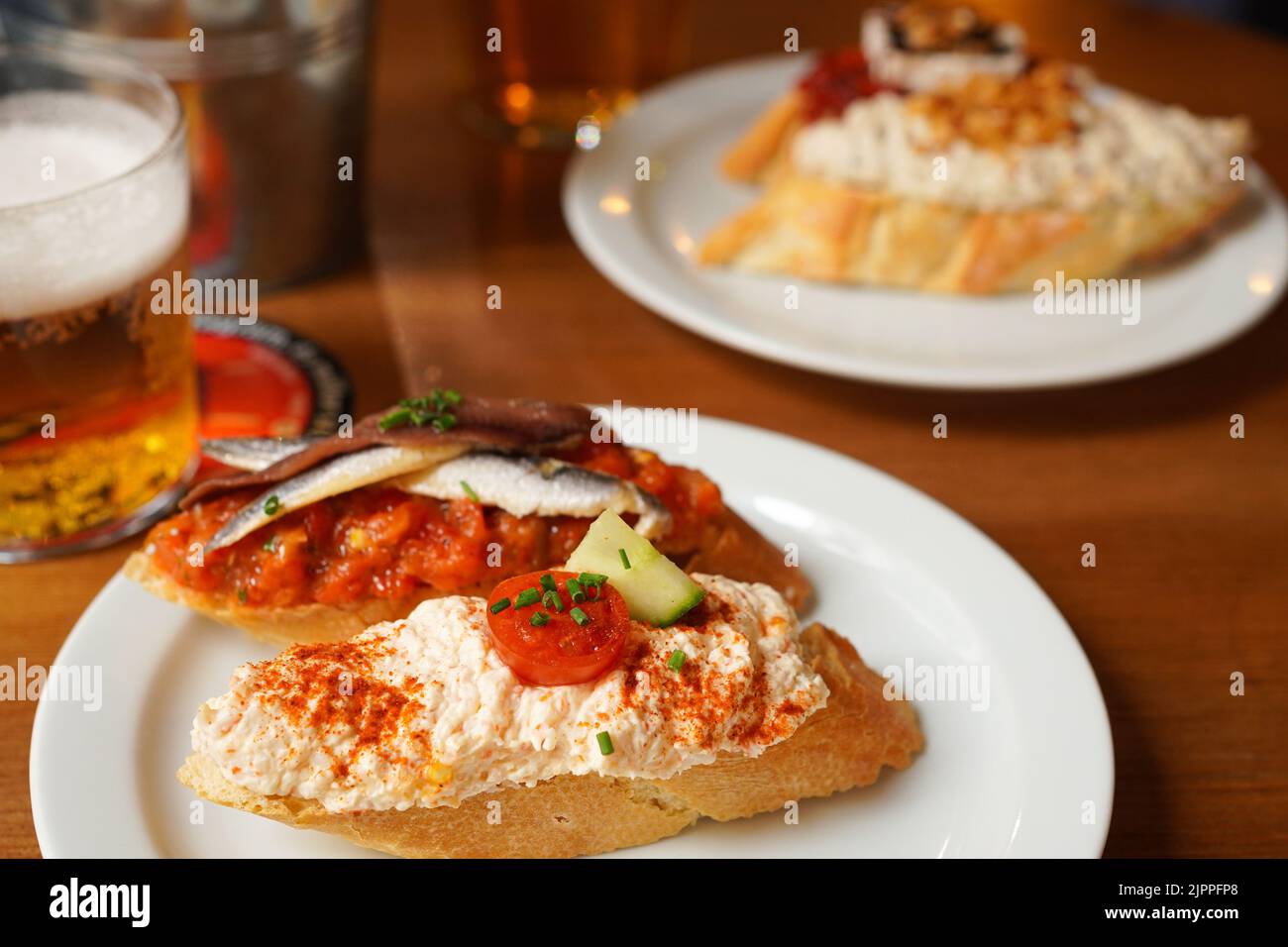 Typische spanische tapas -Fotos und -Bildmaterial in hoher Auflösung ...
