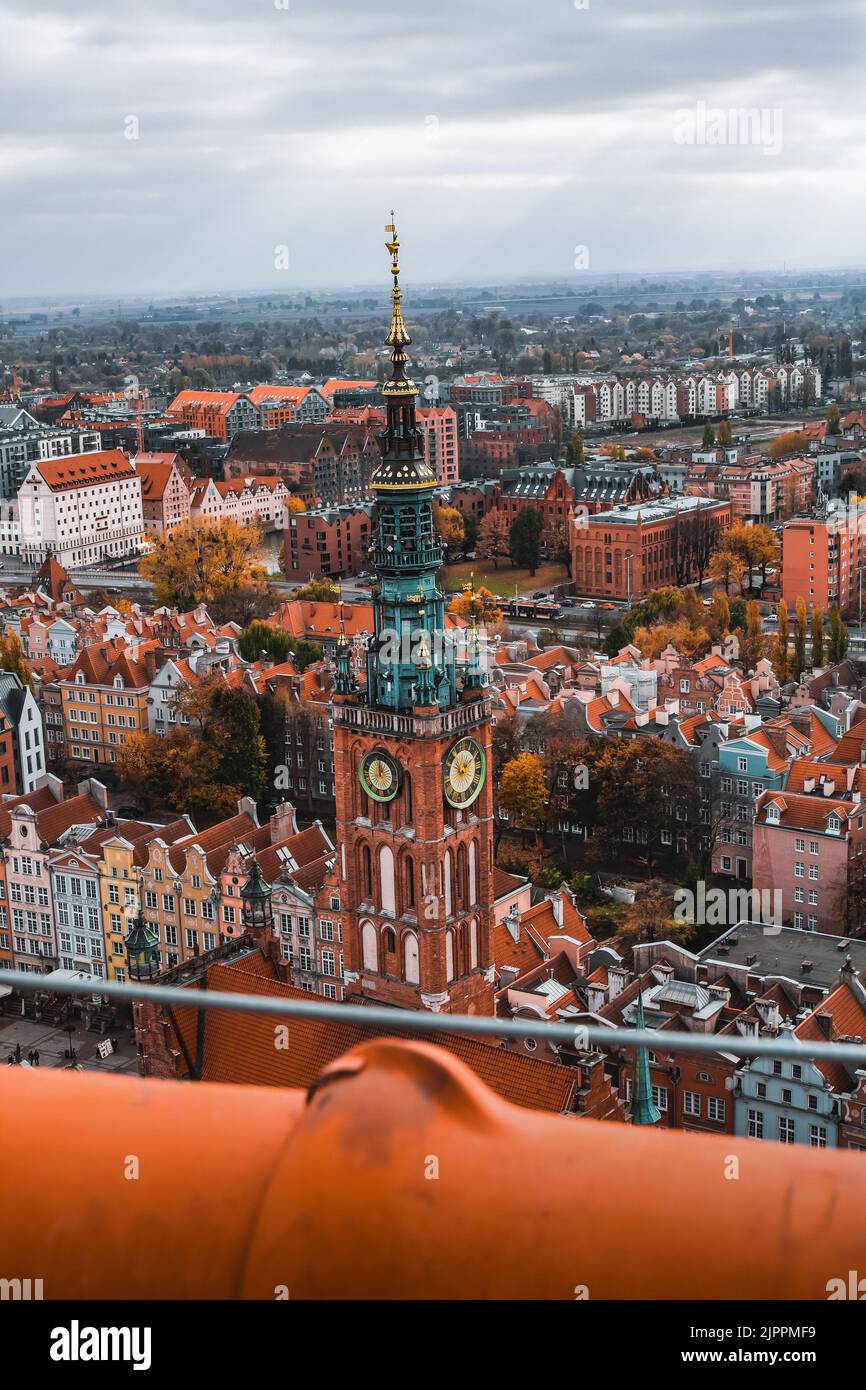 Ein Blick auf das Museum von Danzig Uhrenturm von der Basilika der ...