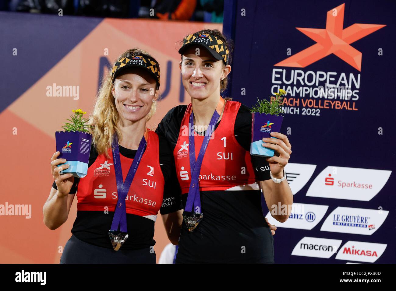 MÜNCHEN, DEUTSCHLAND - 20. AUGUST: Nina Brunner aus der Schweiz, Tanja ...