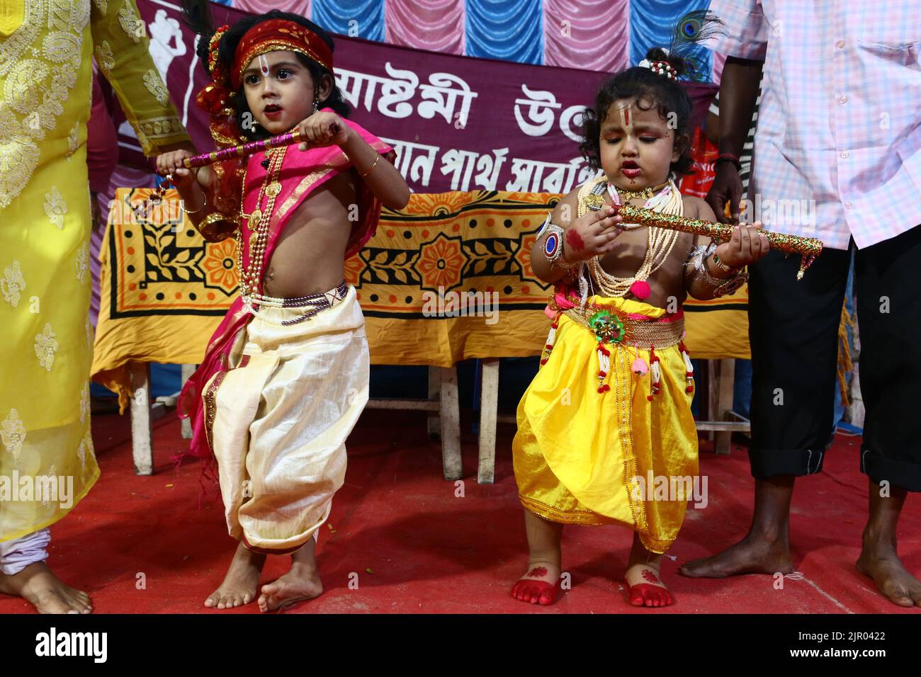 Kalkutta, Indien. 19. August 2022. Am 19. August 2022 kleiden sich ...