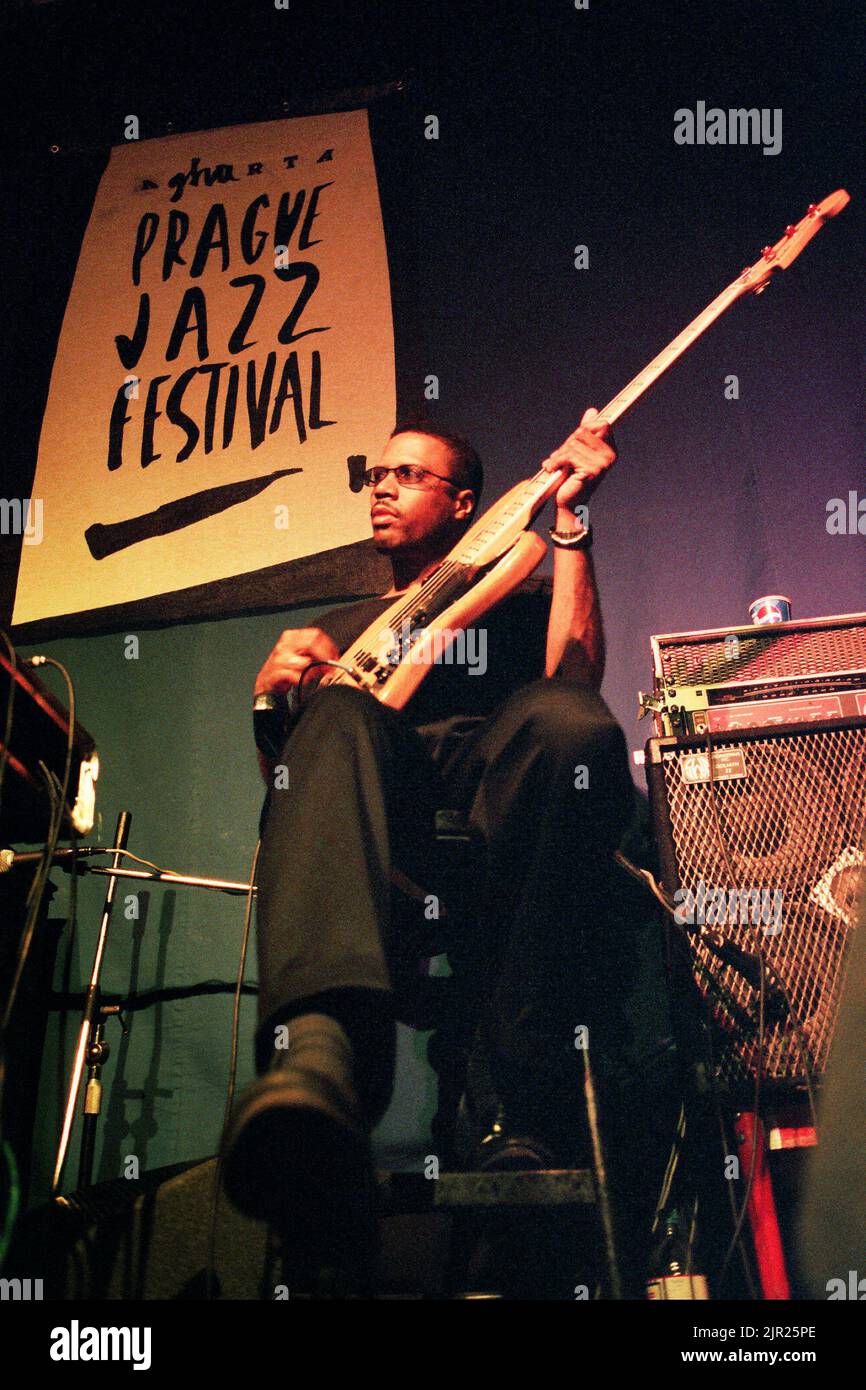 Ein wichtiger bassist in der jazzwelt -Fotos und -Bildmaterial in hoher ...