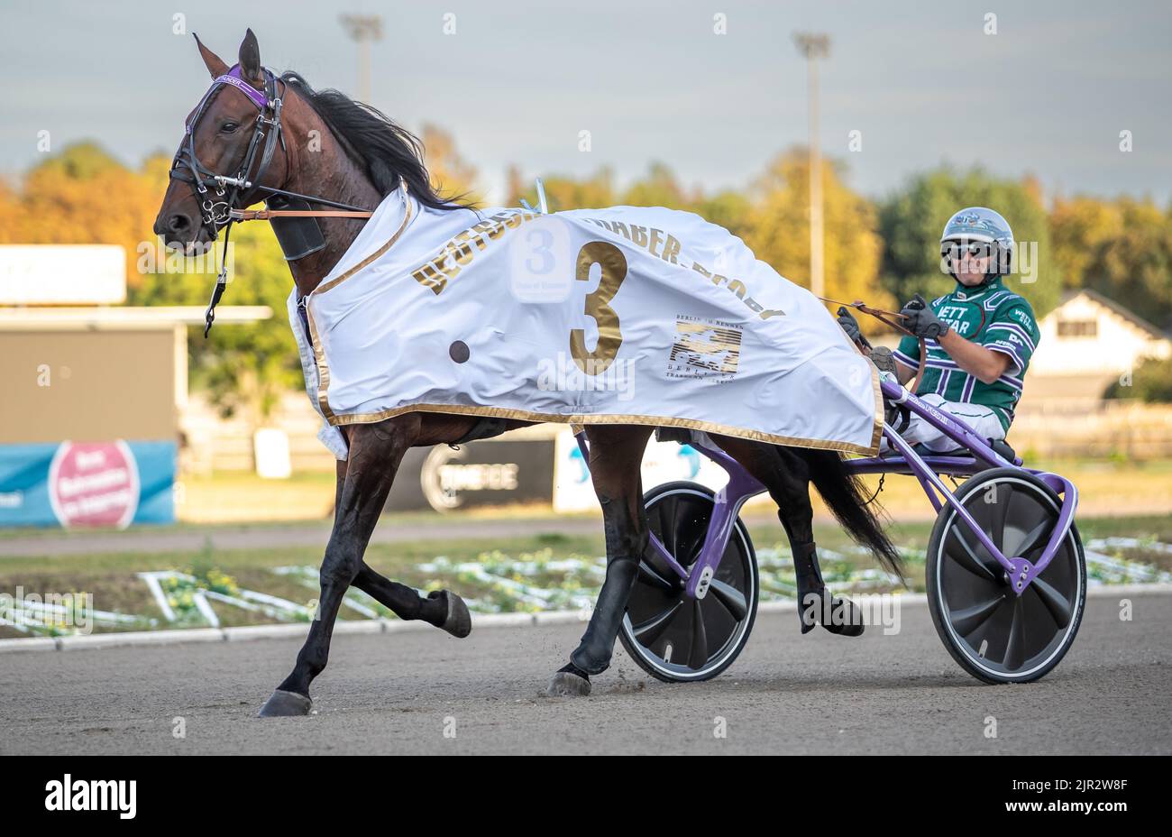 Deutsches trabendderby 2022 -Fotos und -Bildmaterial in hoher Auflösung – Alamy