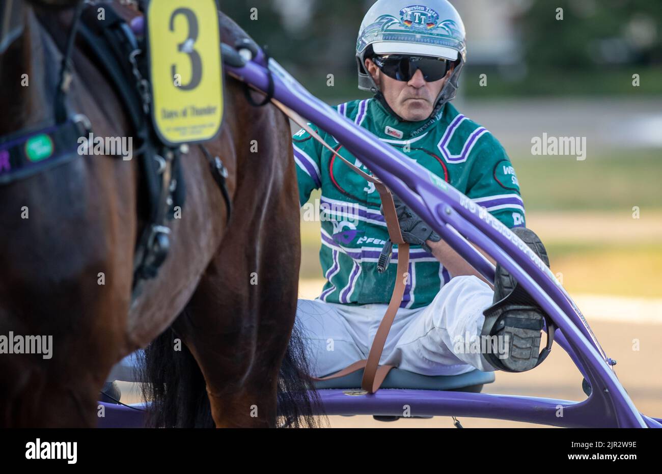 Deutsches trabendderby 2022 -Fotos und -Bildmaterial in hoher Auflösung – Alamy