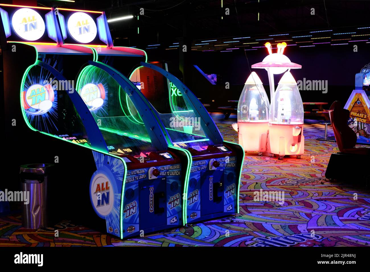 Empty arcade -Fotos und -Bildmaterial in hoher Auflösung – Alamy