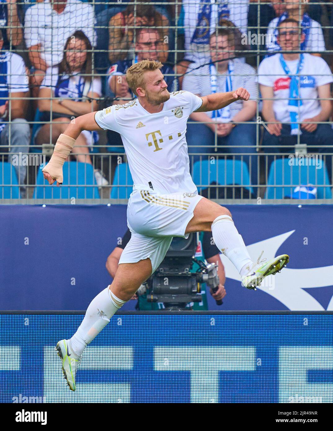 Kopfball mit torschuss -Fotos und -Bildmaterial in hoher Auflösung – Alamy