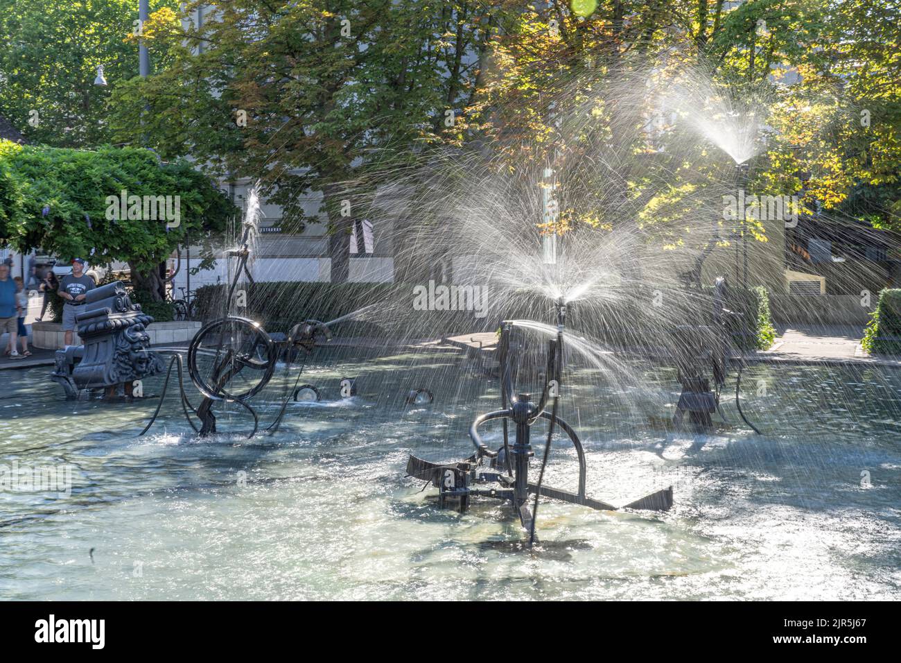 Der Fasnachts-Brunnen oder Tinguely-Brunnen auf dem Theaterplatz in ...