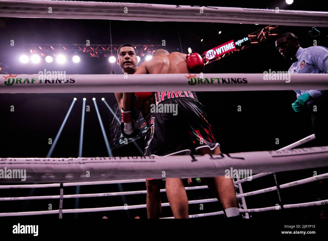 Profiboxer IBF LeichtweltgewichtsSergey Lipinets besiegt WBC Lightweight Omar Figueroa Jr. in ...