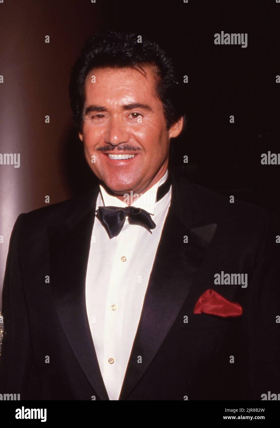 Wayne Newton bei der 'License to Kill' West Hollywood Premiere am 10 ...