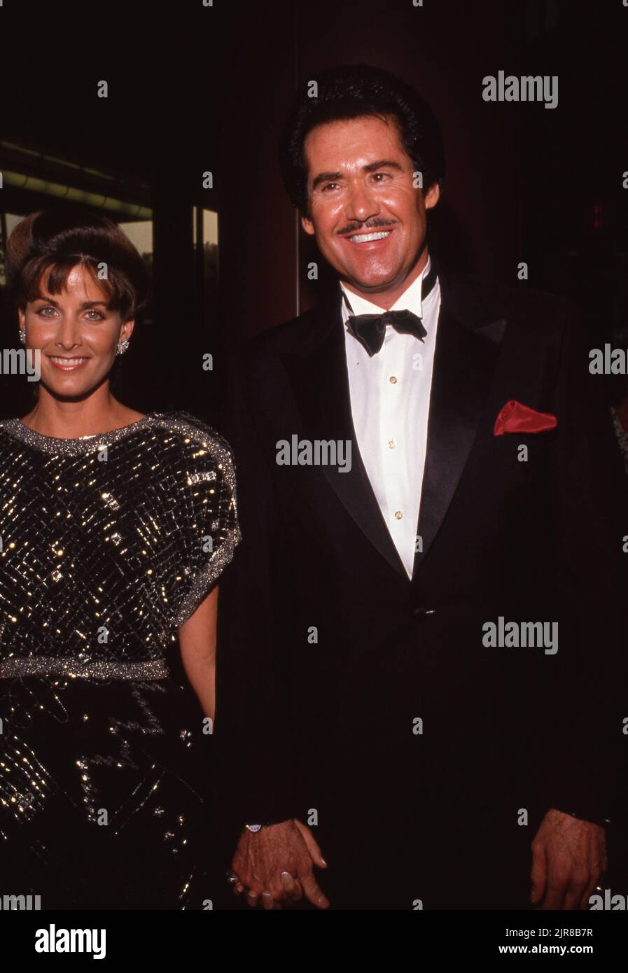 Wayne Newton und Marla Heasley bei der Premiere von „License to Kill ...