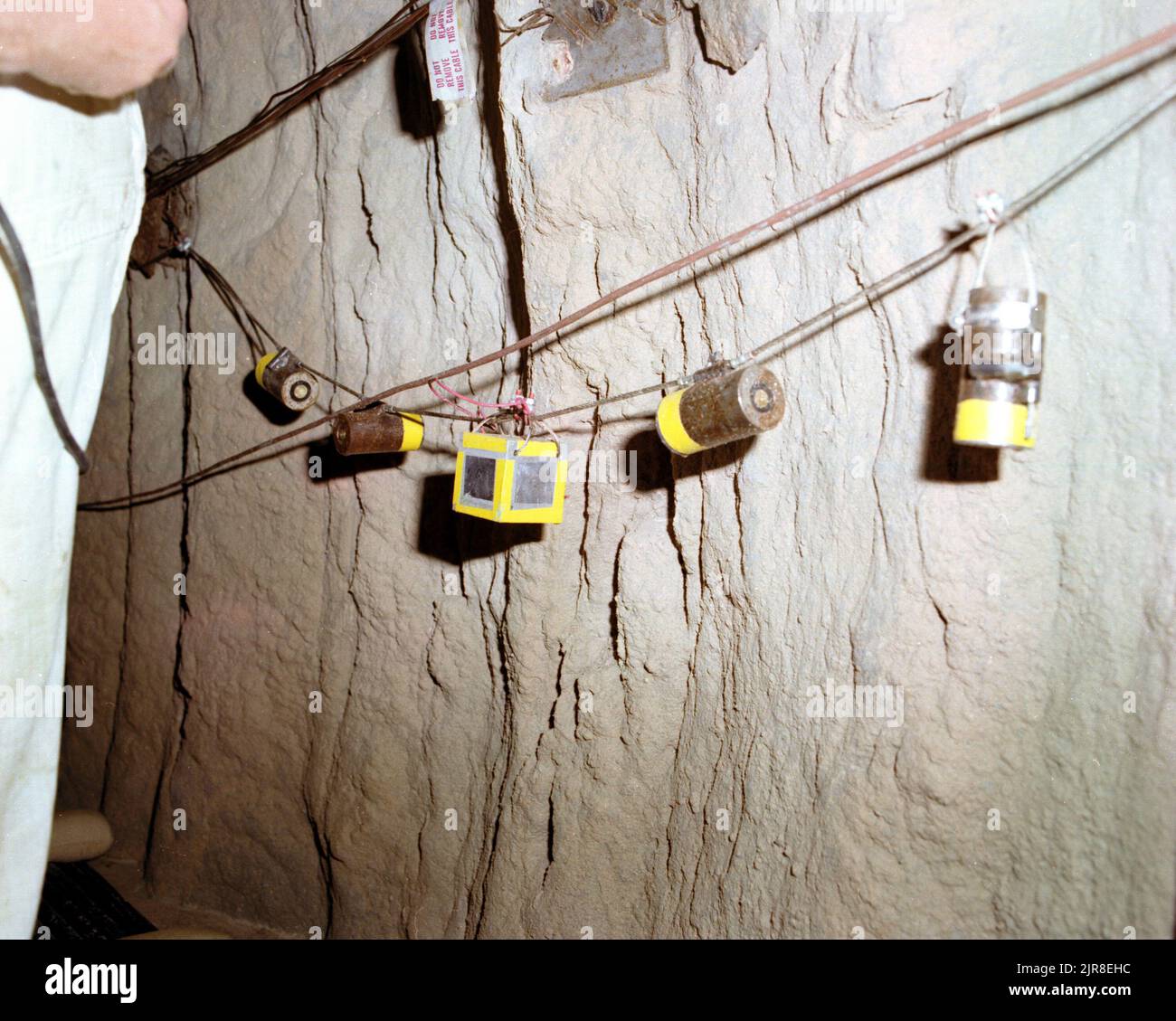 A772162 U12N DIABLO HAWK MANOMETER INSTALLATION CHARLES GULICK JR ...