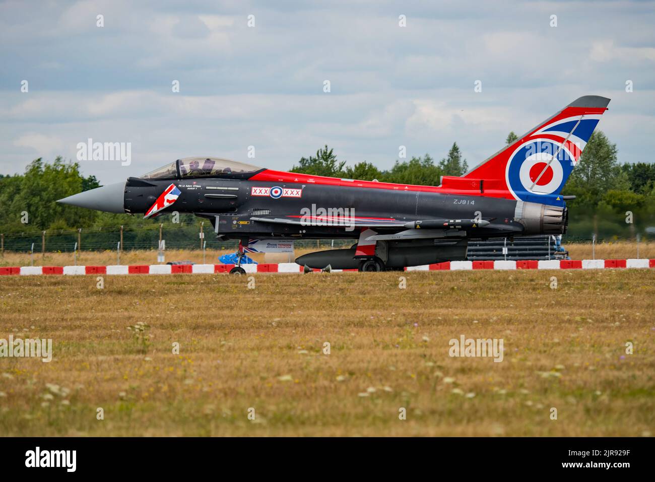 Raf typhoon display team -Fotos und -Bildmaterial in hoher Auflösung – Alamy
