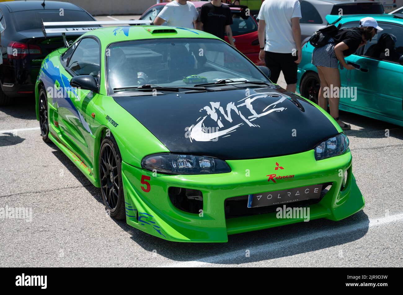 Ein grüner Mitsubishi Eclipse der zweiten Generation, abgestimmt im ...