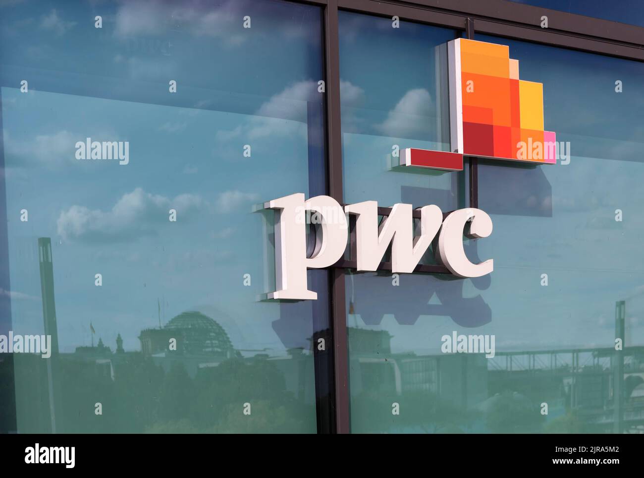 Pwc logo design -Fotos und -Bildmaterial in hoher Auflösung – Alamy