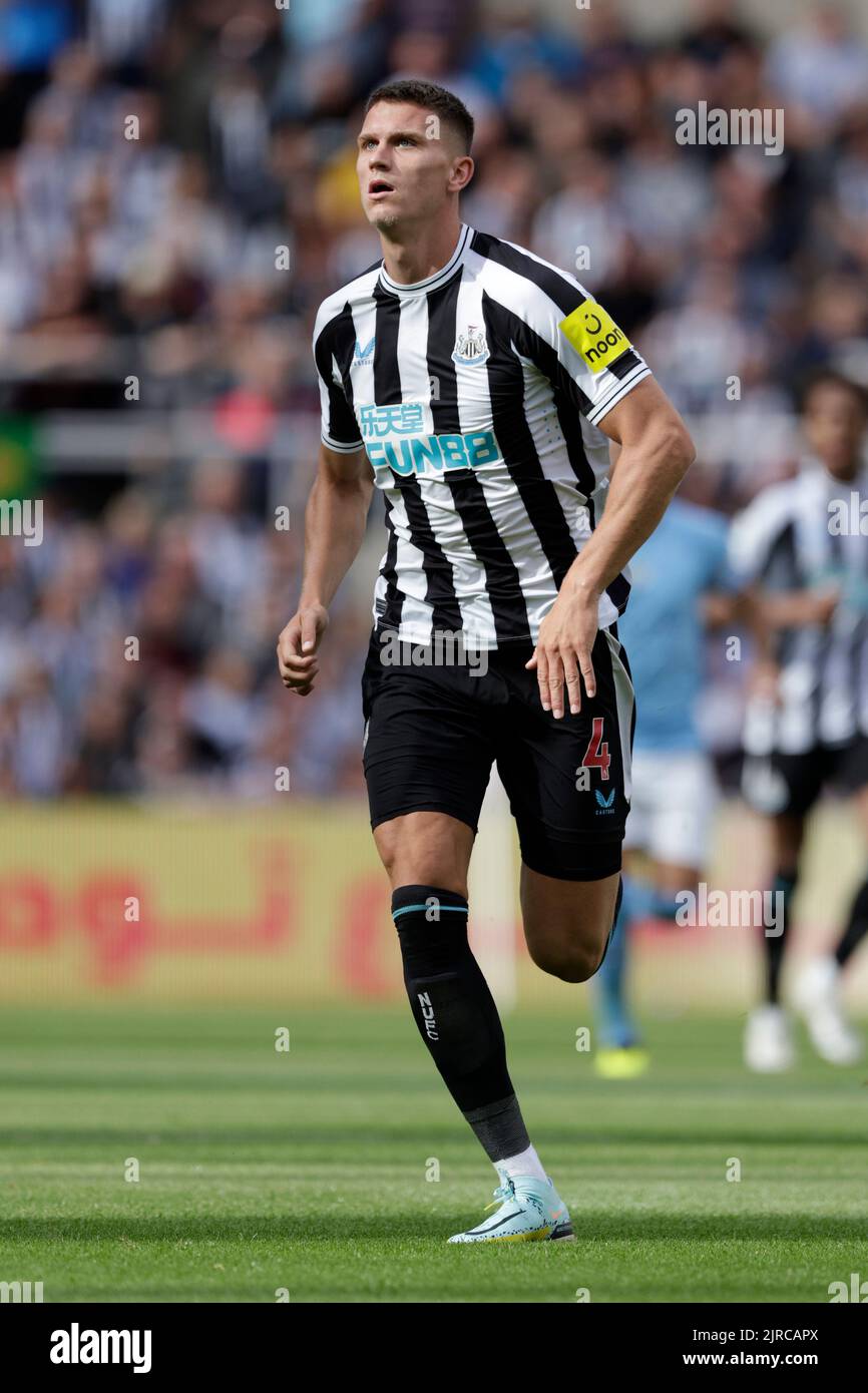 Sven botman von newcastle united -Fotos und -Bildmaterial in hoher ...