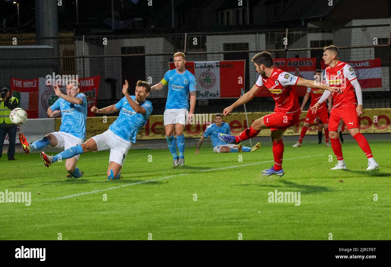 Ballymena cliftonville 2022 -Fotos und -Bildmaterial in hoher Auflösung ...