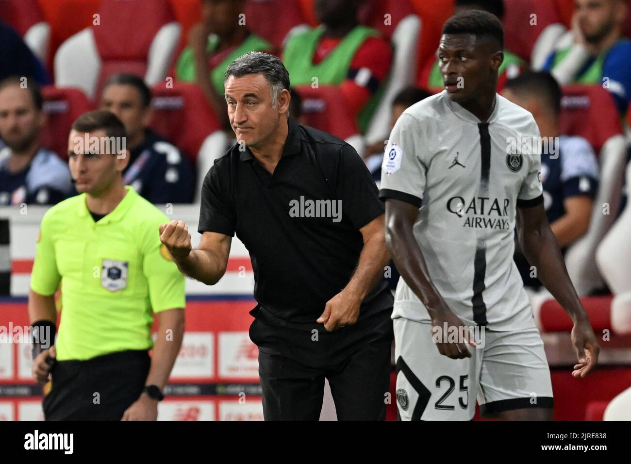 LILLE - (lr) Paris Saint-Germain Trainer Christophe Galtier, Nuno ...