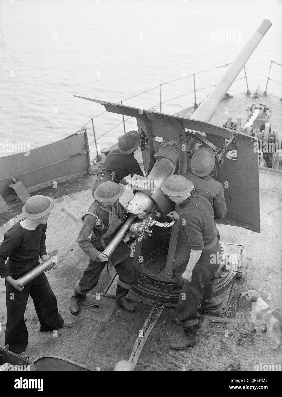 Die Royal Navy während des Zweiten Weltkriegs ein Trawler gun crew ...