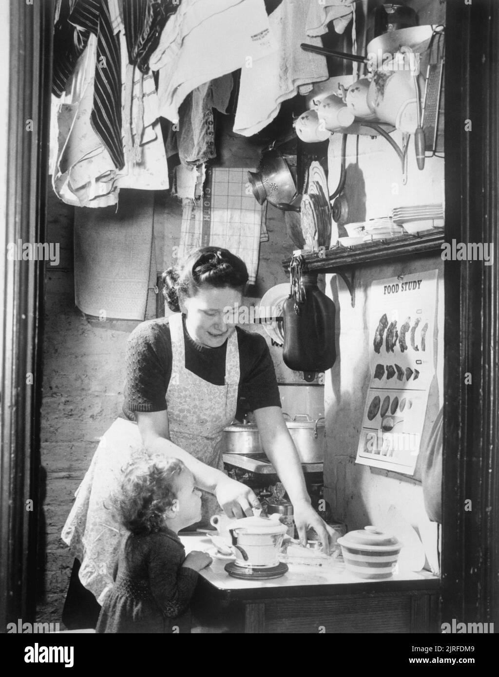Als Teil einer Studie, die von der Kriegszeit Social Survey durchgeführt 1944, Hausfrauen wurden ...