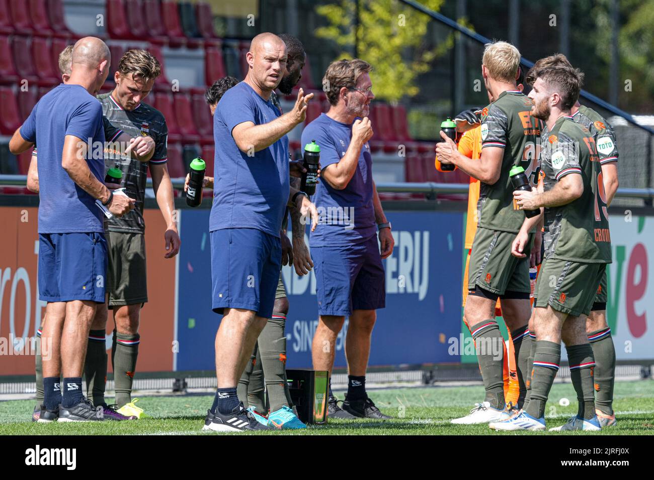ROTTERDAM, NIEDERLANDE - 24. AUGUST: Cheftrainer Kevin Hofland von ...