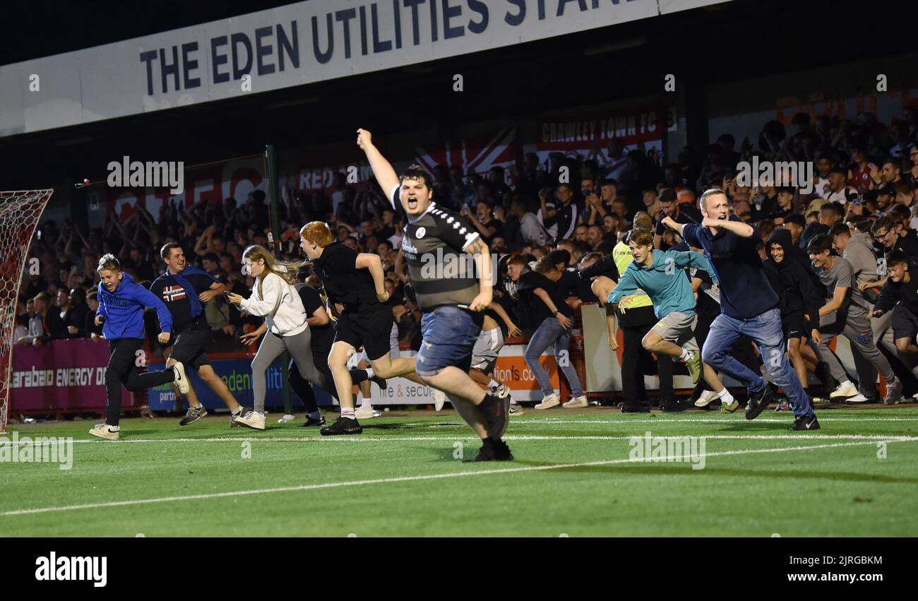 Crawley fans 2022 -Fotos und -Bildmaterial in hoher Auflösung – Alamy