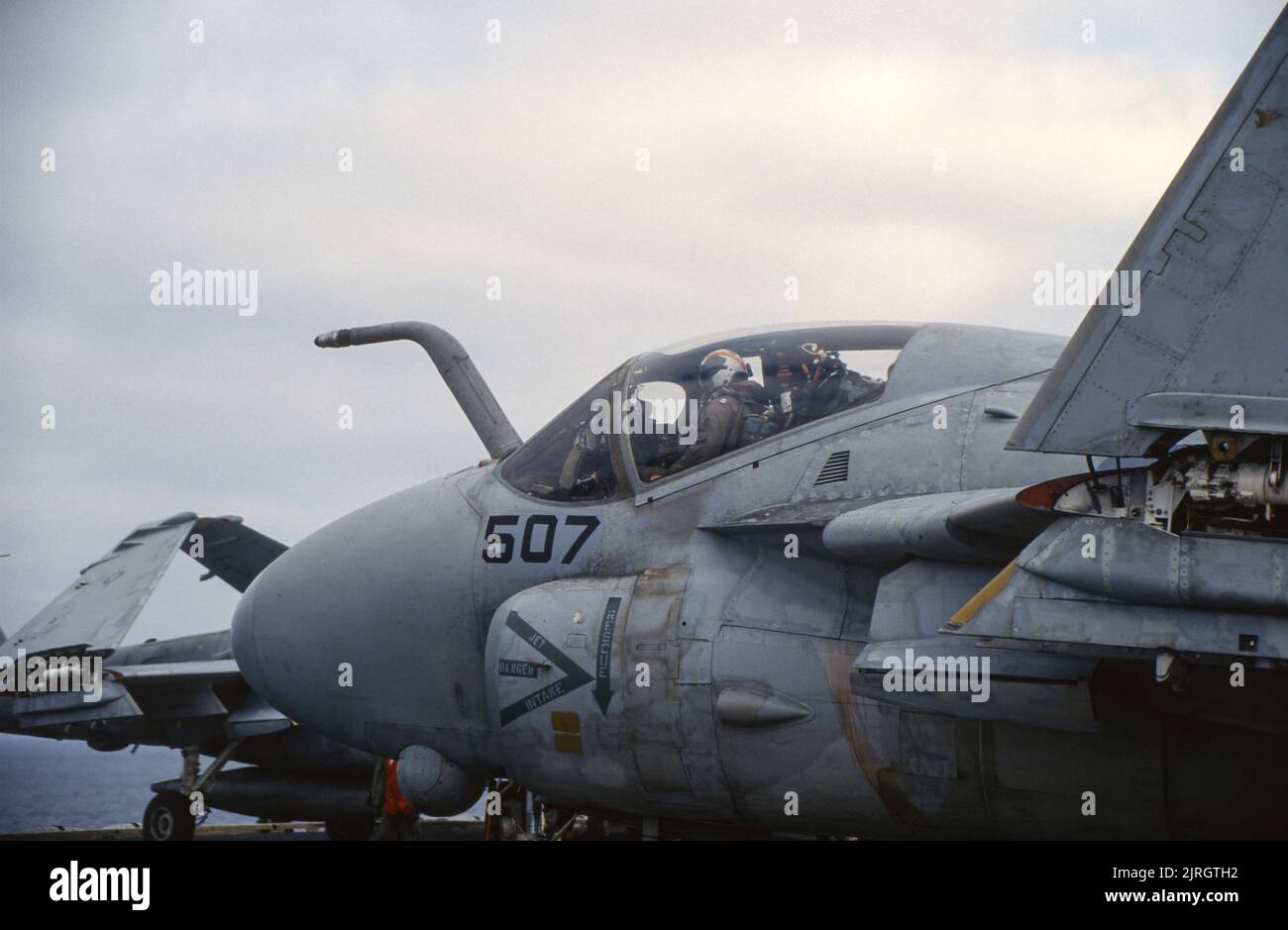 Grumman a6 intruder -Fotos und -Bildmaterial in hoher Auflösung – Alamy