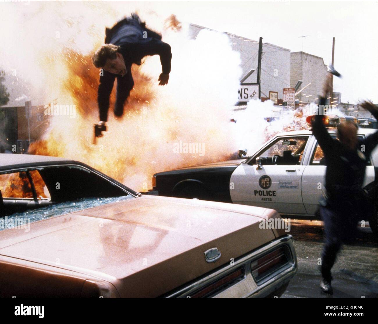 Car explosion film -Fotos und -Bildmaterial in hoher Auflösung – Alamy