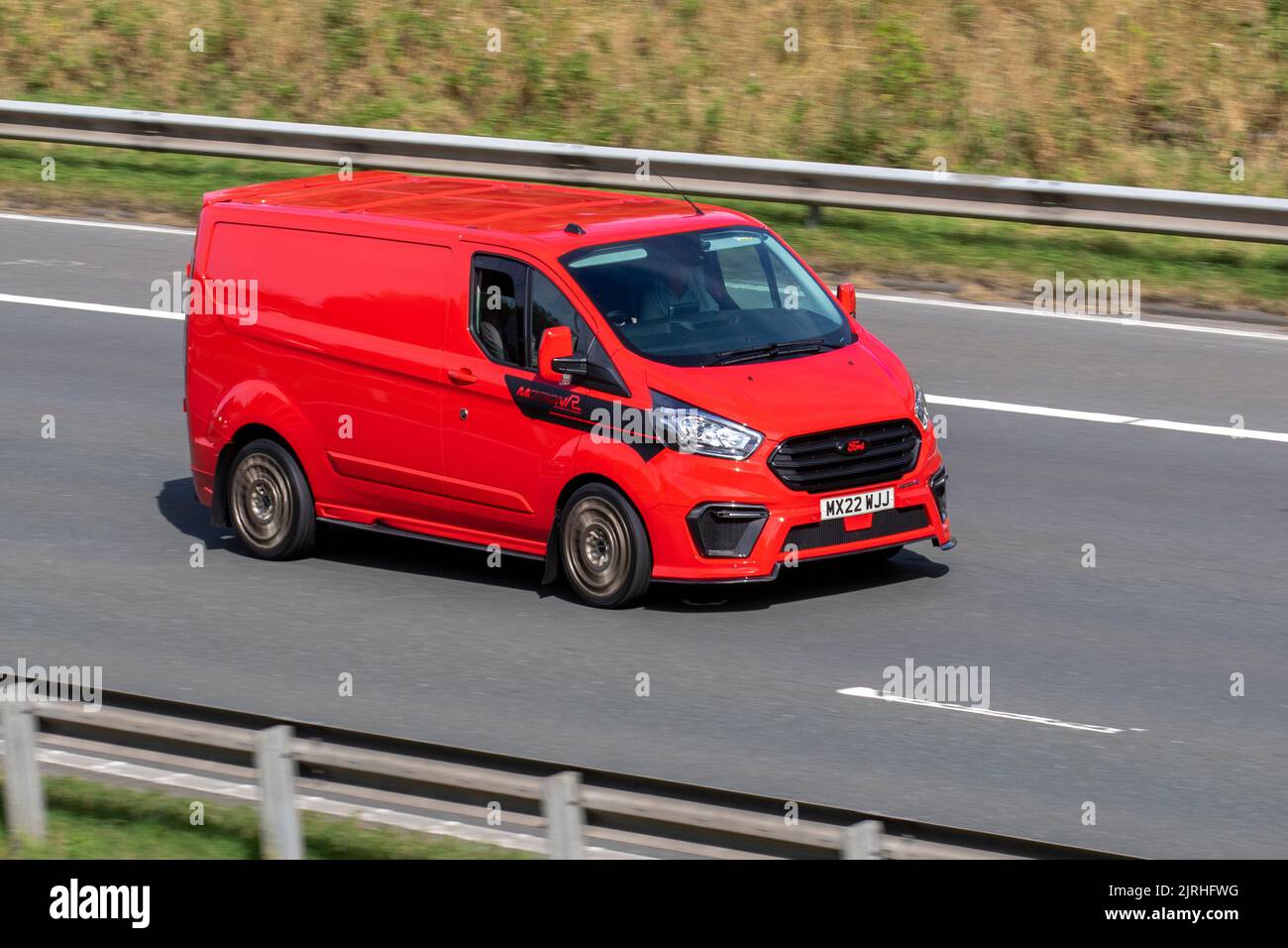 Rote ford transit custom cars -Fotos und -Bildmaterial in hoher ...