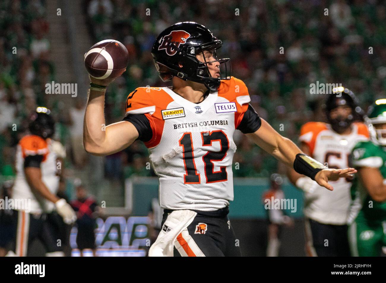 BC Lions Quarterback Nathan Rourke (12) blickt im zweiten Quartal der ...
