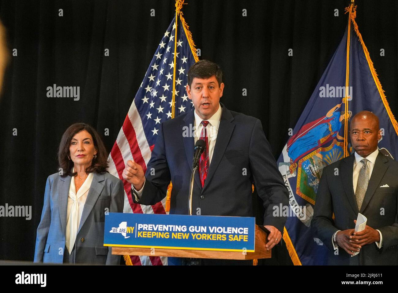 Der Bürgermeister von NYC, Eric Adams, die Gouverneurin von New York ...
