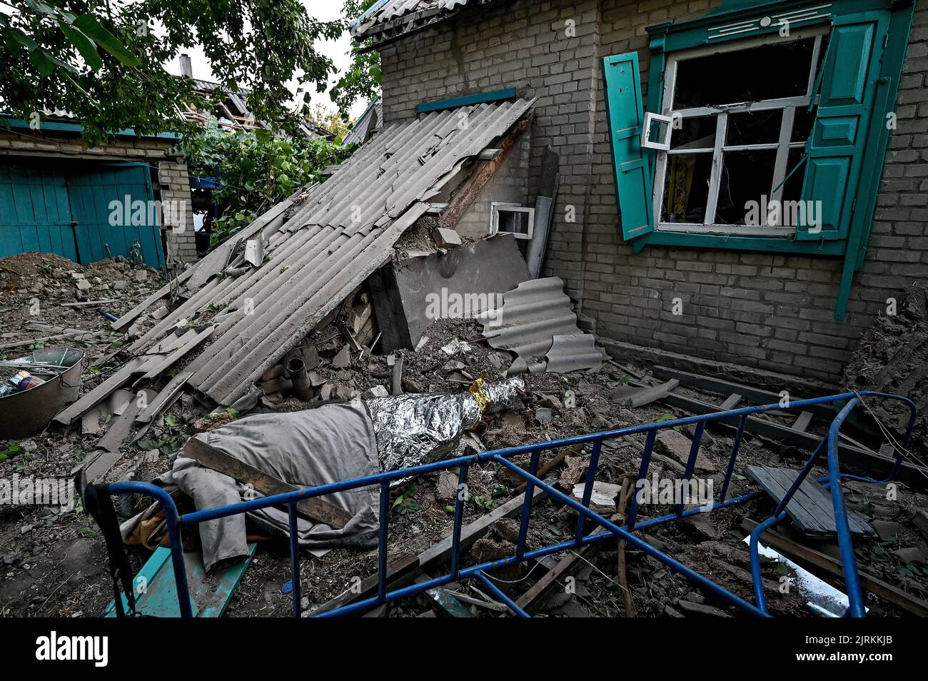 CHAPLYNE, UKRAINE - 24. AUGUST 2022 - der Leichnam von Vlad, 11, wurde ...