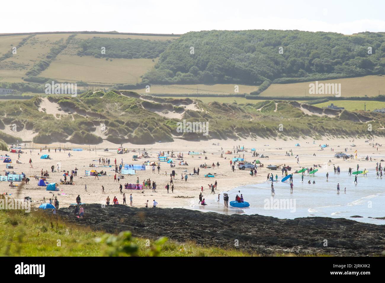 Blick auf Croyde Bay Beach aus der Ferne im Norden, Braunton, Devon, England, Großbritannien ...