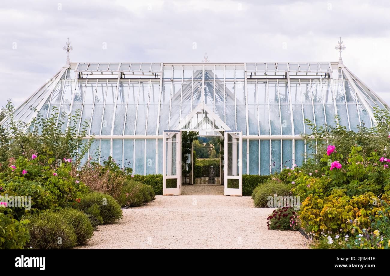 Die eleganten viktorianischen Gewächshäuser in den Eythrope Gardens auf ...