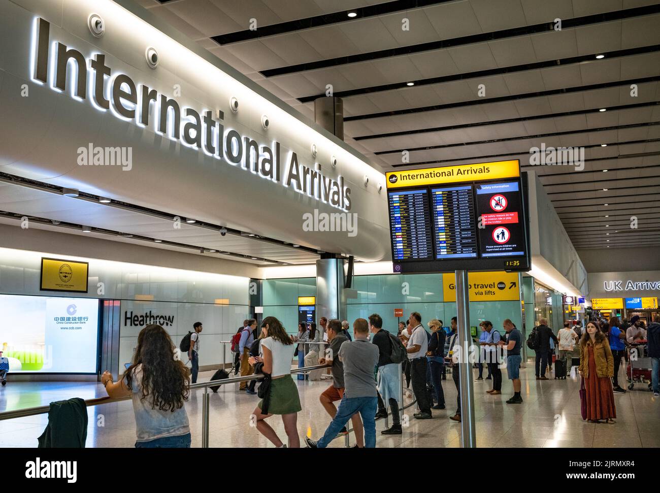 Passagierterminal flughafen heathrow -Fotos und -Bildmaterial in hoher ...