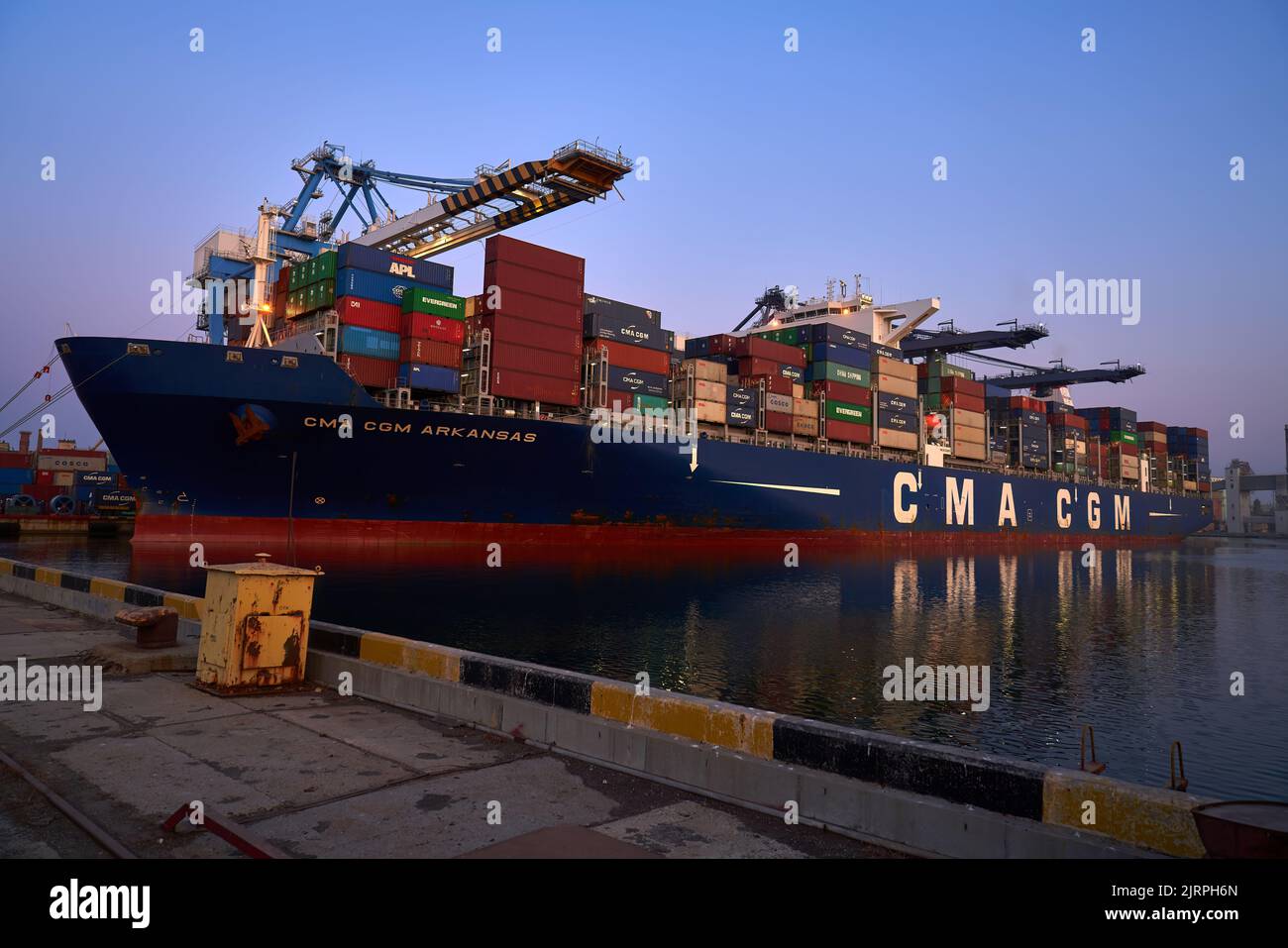 Odessa, Ukraine SIRCA 2019: Containerschiff im Hafen am ...