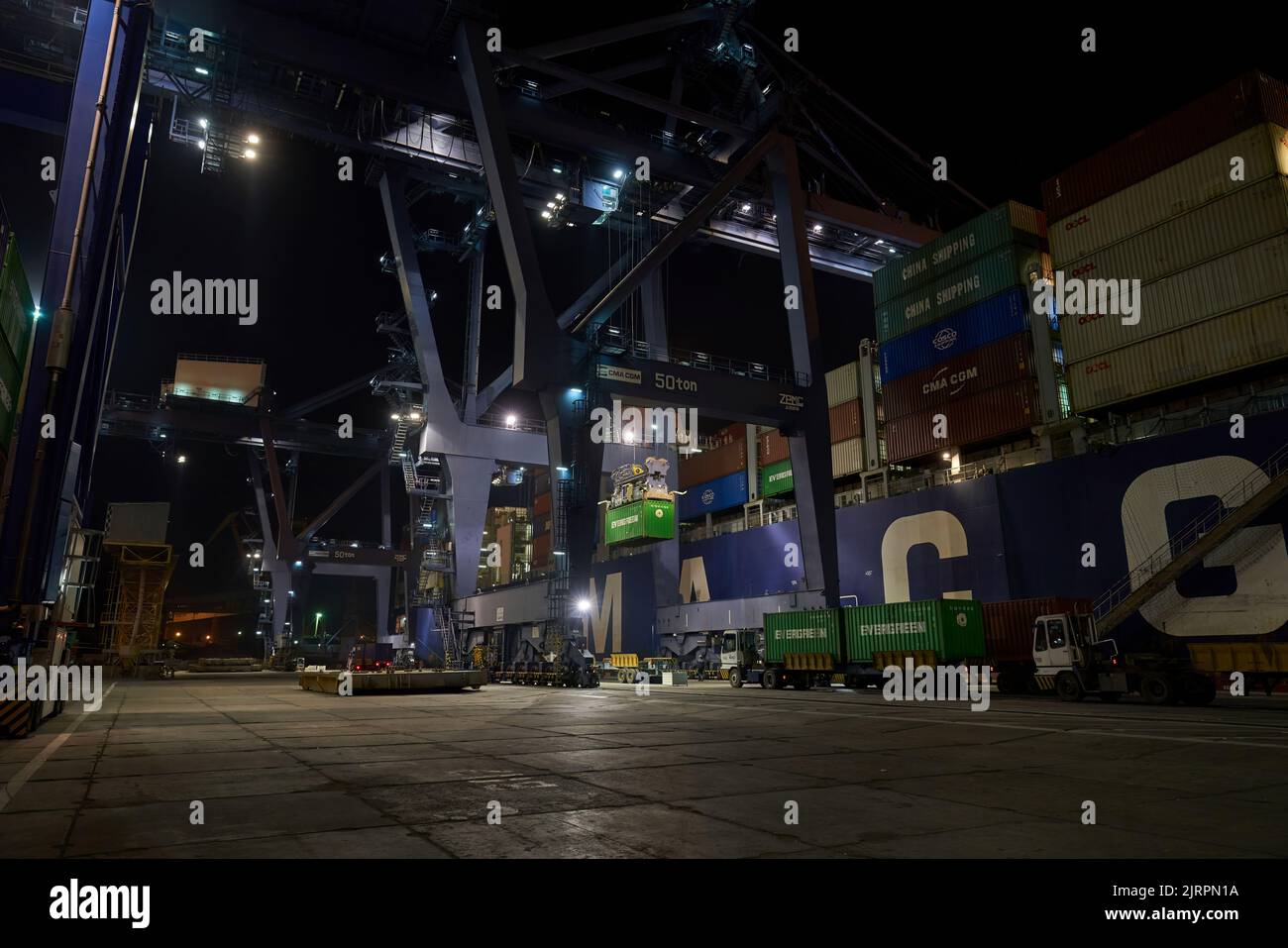 Odessa, Ukraine SIRCA 2019: Containerschiff am Hafenterminal. Container ...