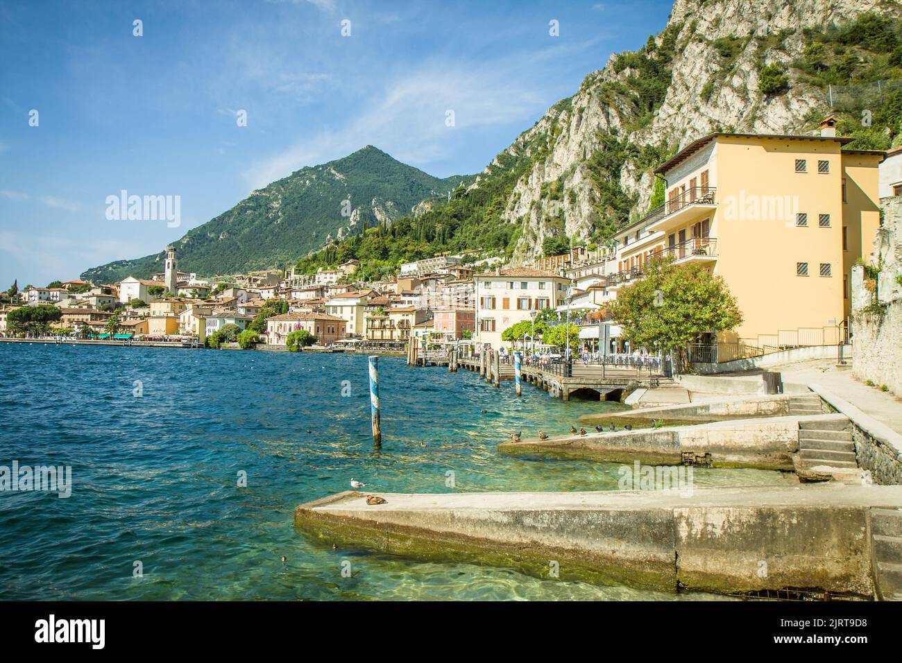 Der schöne Panoramablick auf Port, Limone sul Garda, Lago di Garda ...