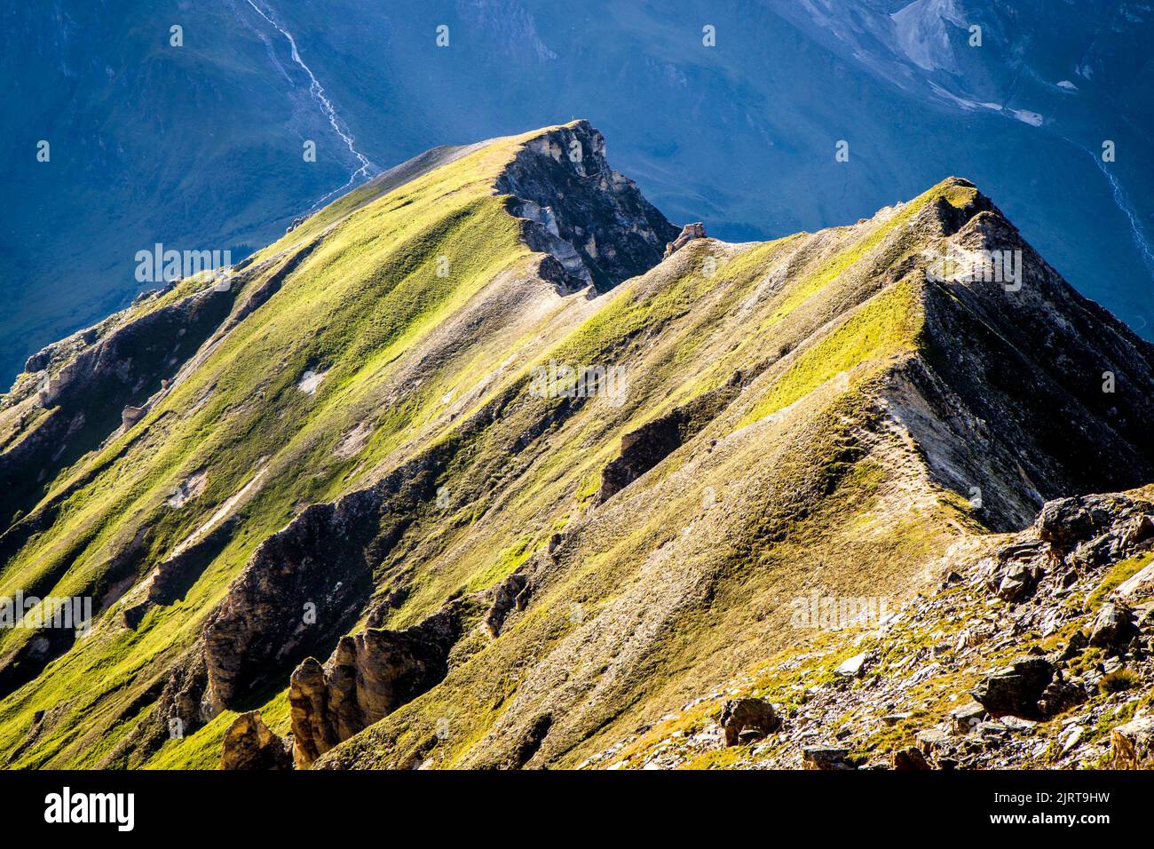 Der schöne Panoramablick auf die Bergnatur - aufgenommen von der ...