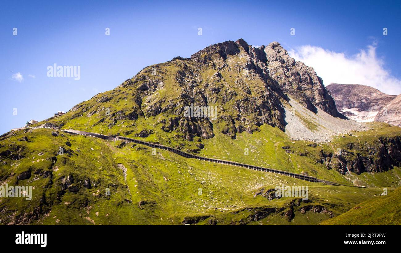 Die schöne Aussicht auf die Bergnatur - aufgenommen von der ...