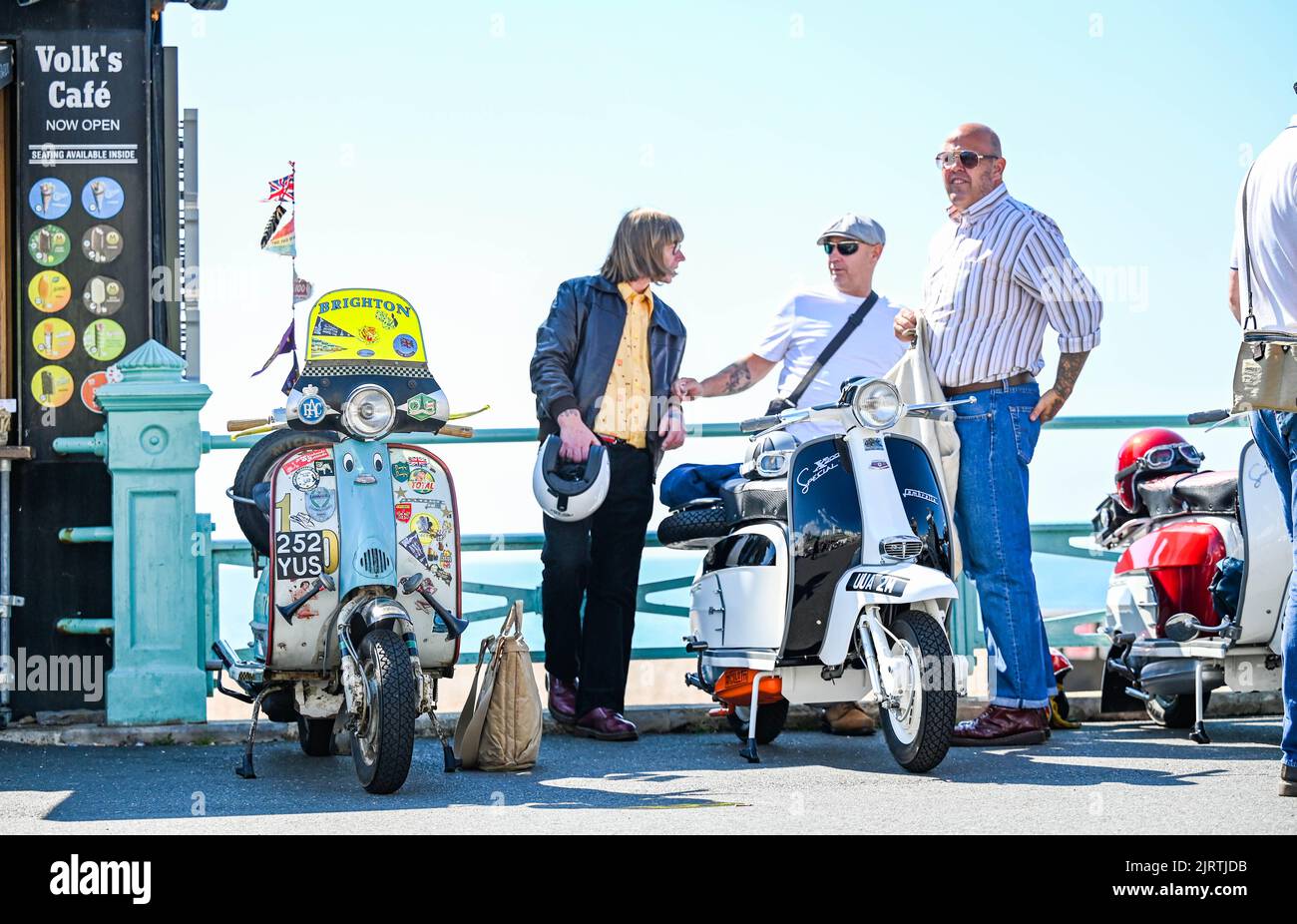 Mod all weekender brighton 2022 -Fotos und -Bildmaterial in hoher ...