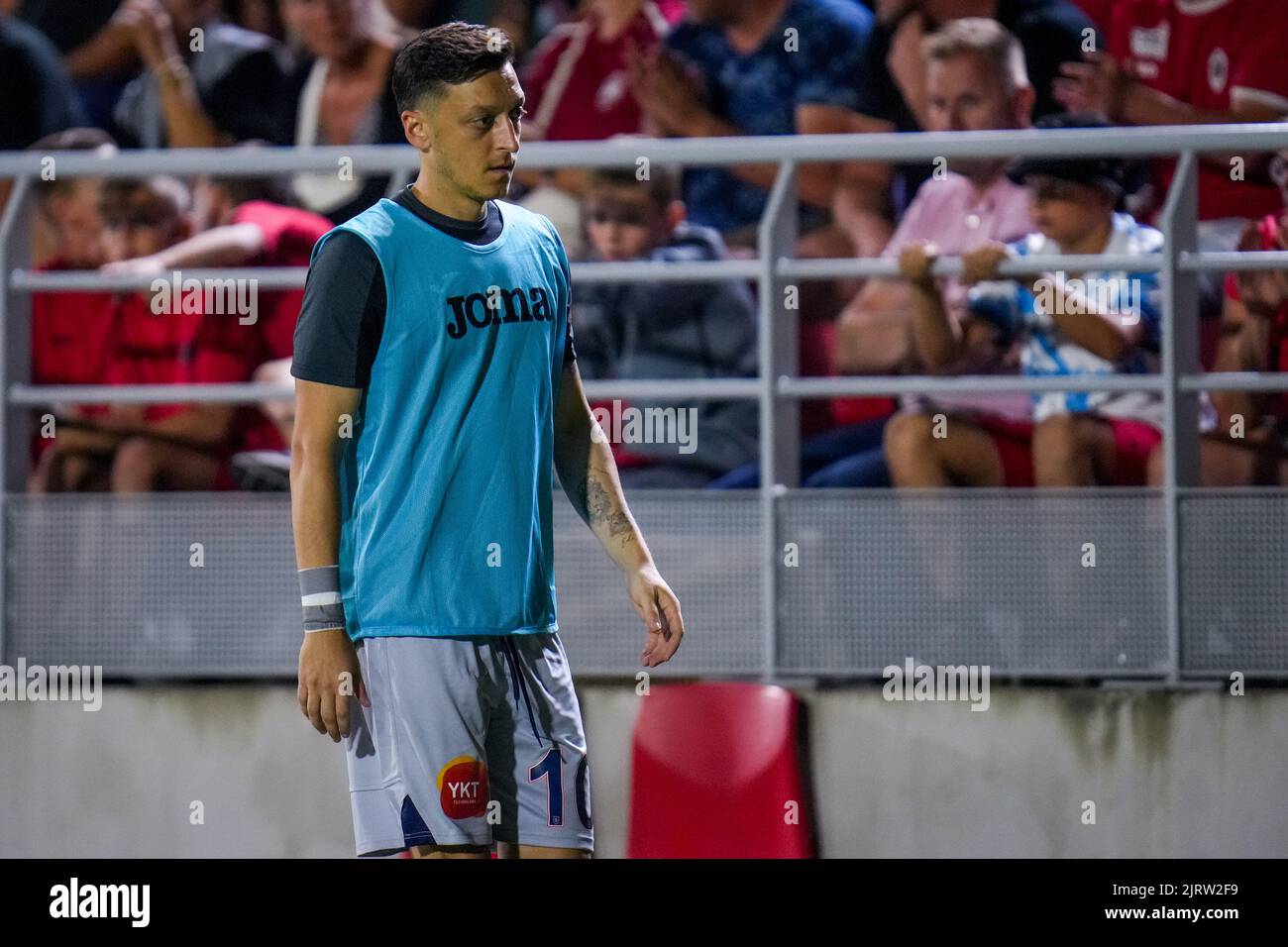 ANTWERPEN, BELGIEN - 25. AUGUST: Mesut Ozil aus Istanbul Basaksehir ...