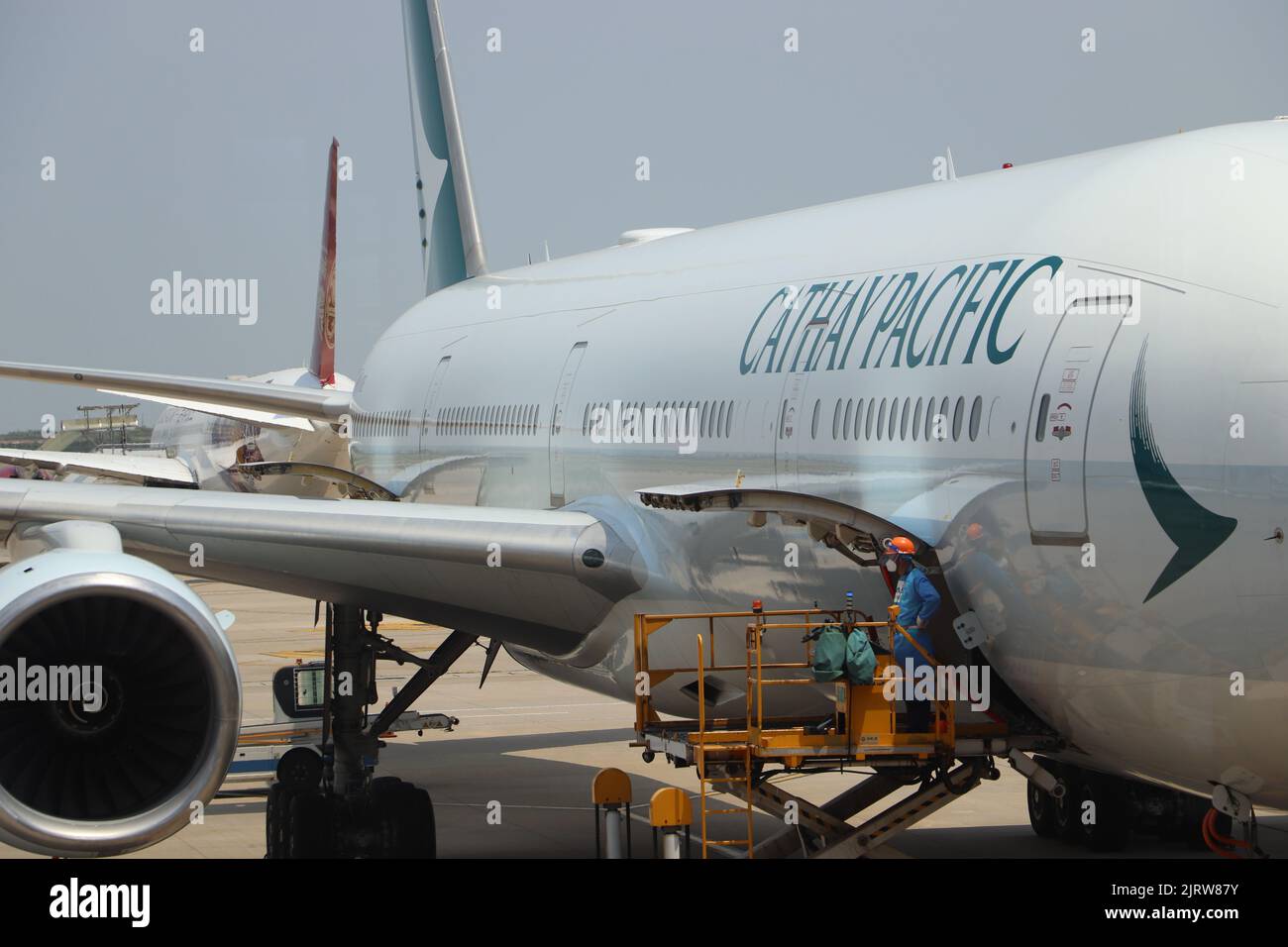 Der Flugzeugkörper des Airbus von Cathay Pacific Airlines A350-900 am ...